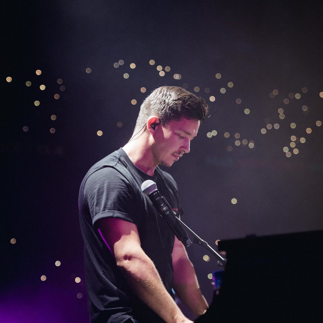 Découvertes : le nouveau single de Nico Santos, « Walk In Your Shoes ...